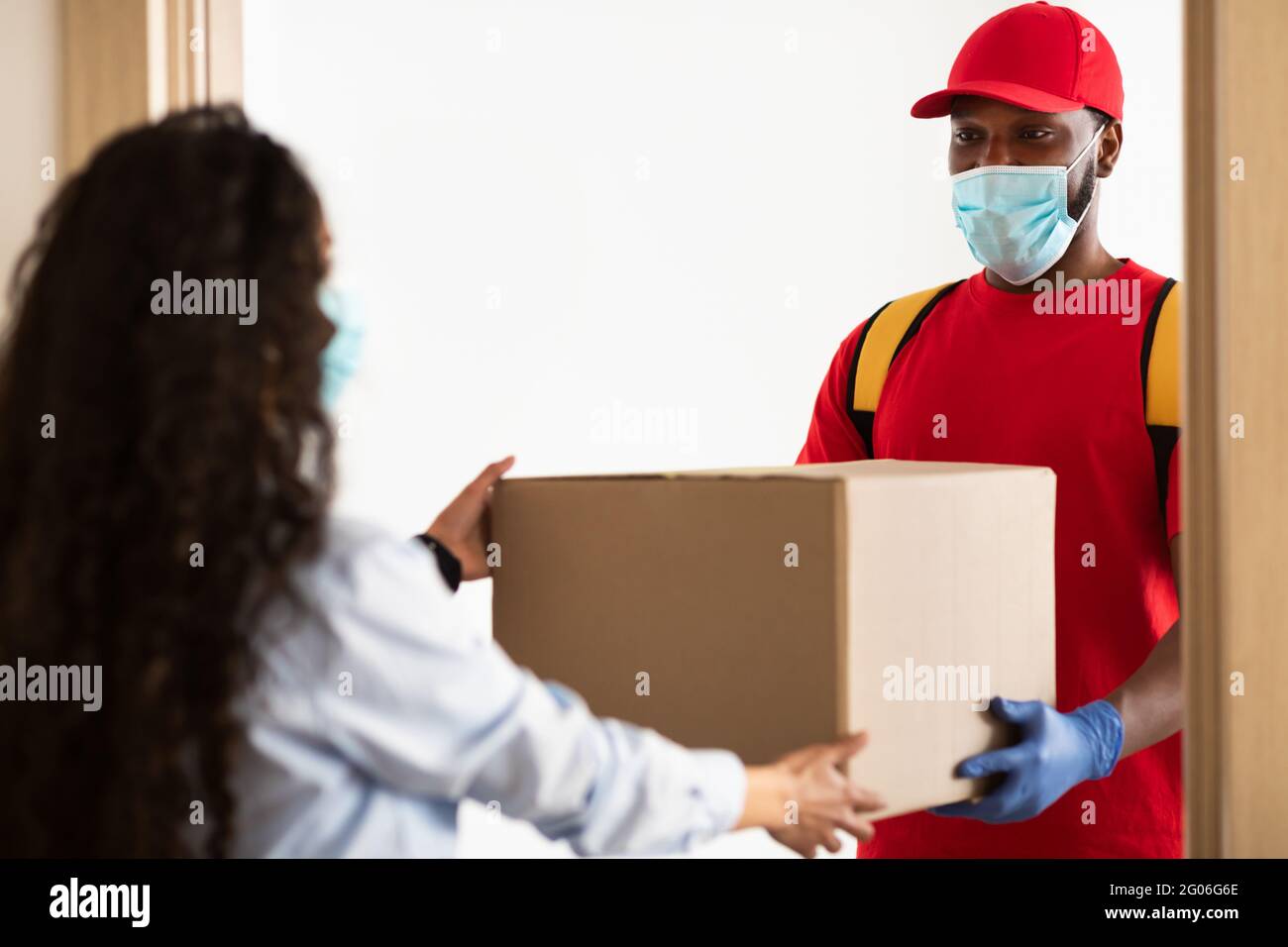 Man cardboard box mask hi-res stock photography and images - Alamy