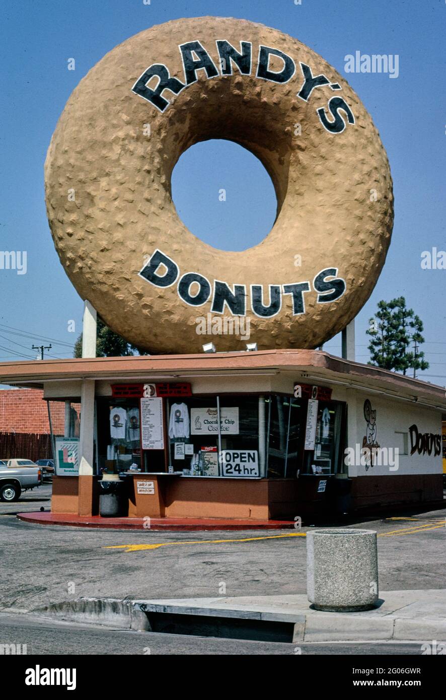 1990s America - Randy's Donuts, Inglewood, California 1991 Stock Photo ...