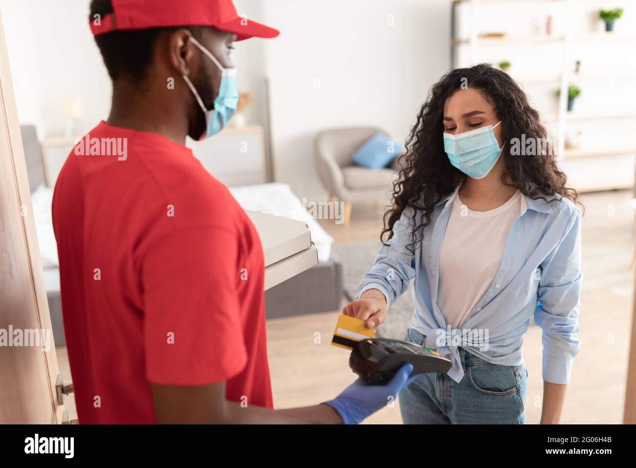 Portrait of black man holding POS machine for payment Stock Photo - Alamy