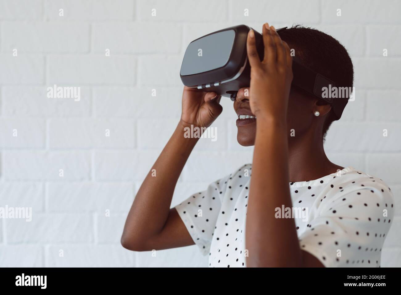 Vr concept young woman hi-res stock photography and images - Alamy