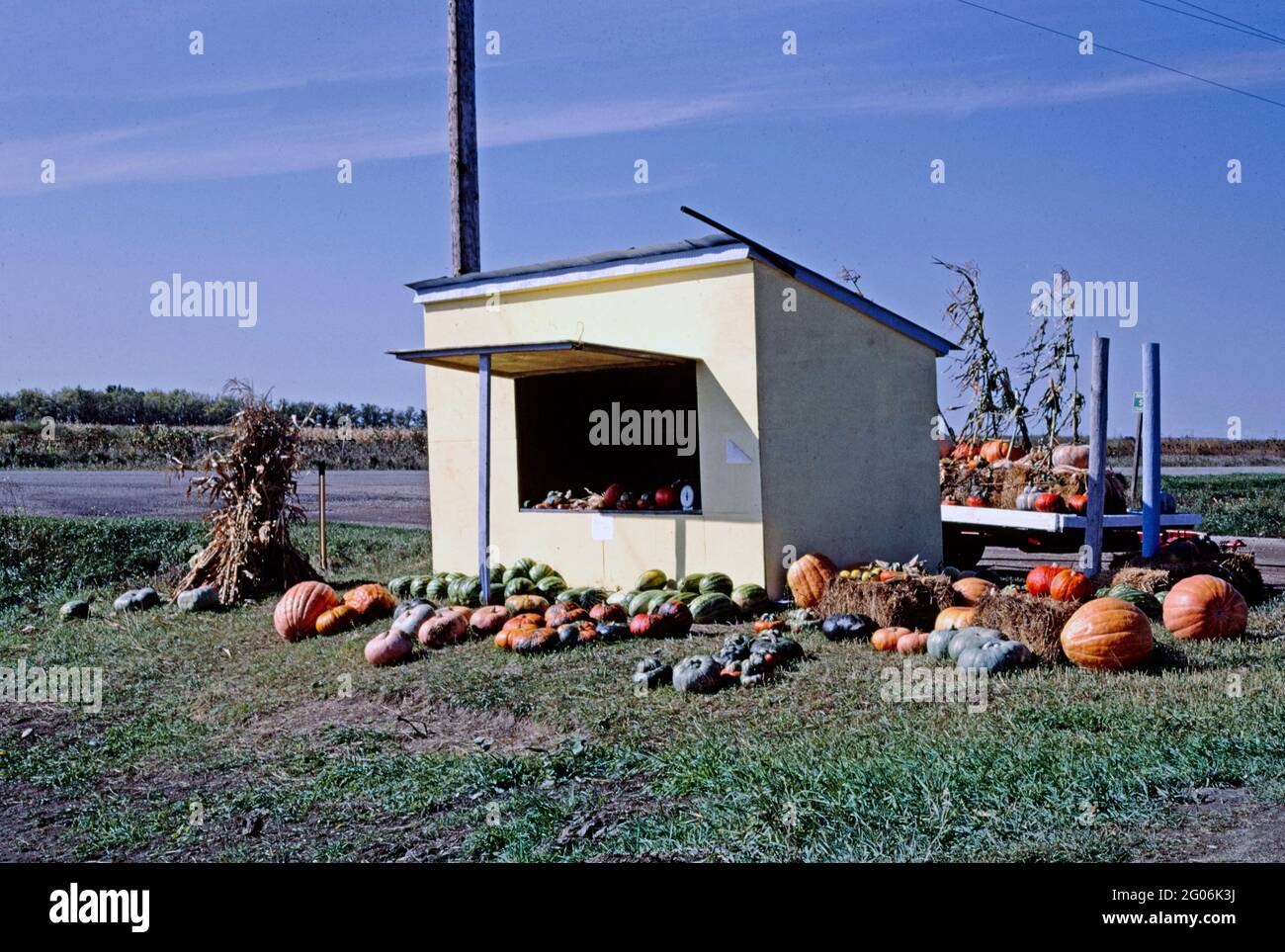 1980s America - Farm stand, Frederick, South Dakota 1987 Stock Photo ...