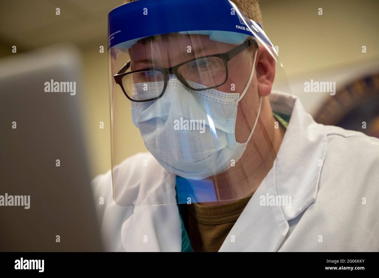 Hospitalman hi-res stock photography and images - Alamy