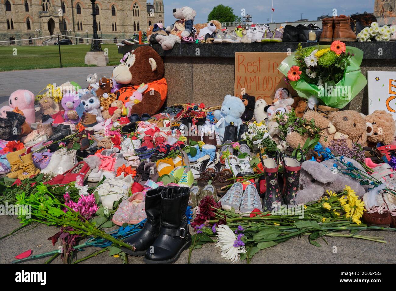 Ottawa, Canada. June 1st, 2021. A memorial to the 215 children found ...