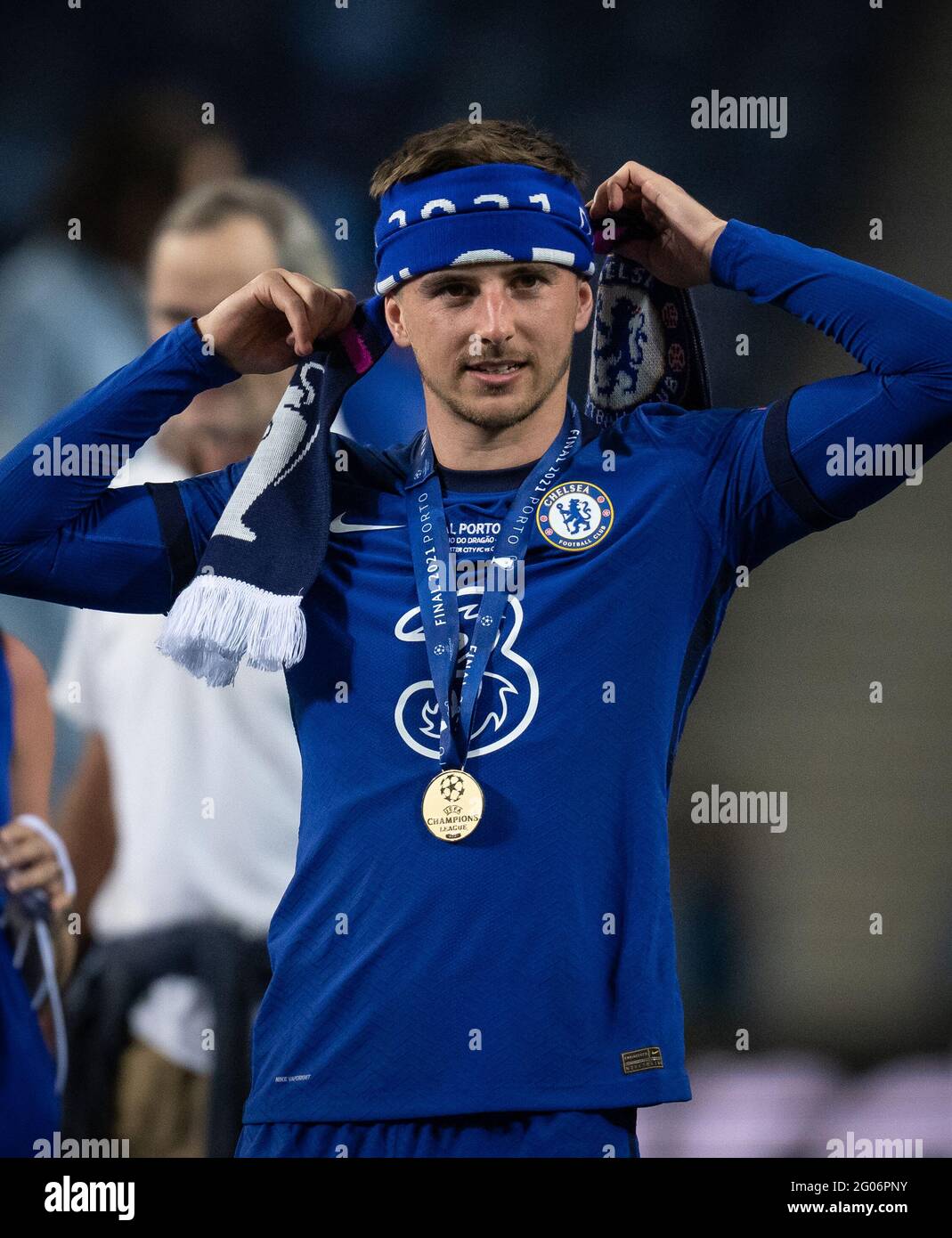 Mason mount champions league trophy hi-res stock photography and images ...