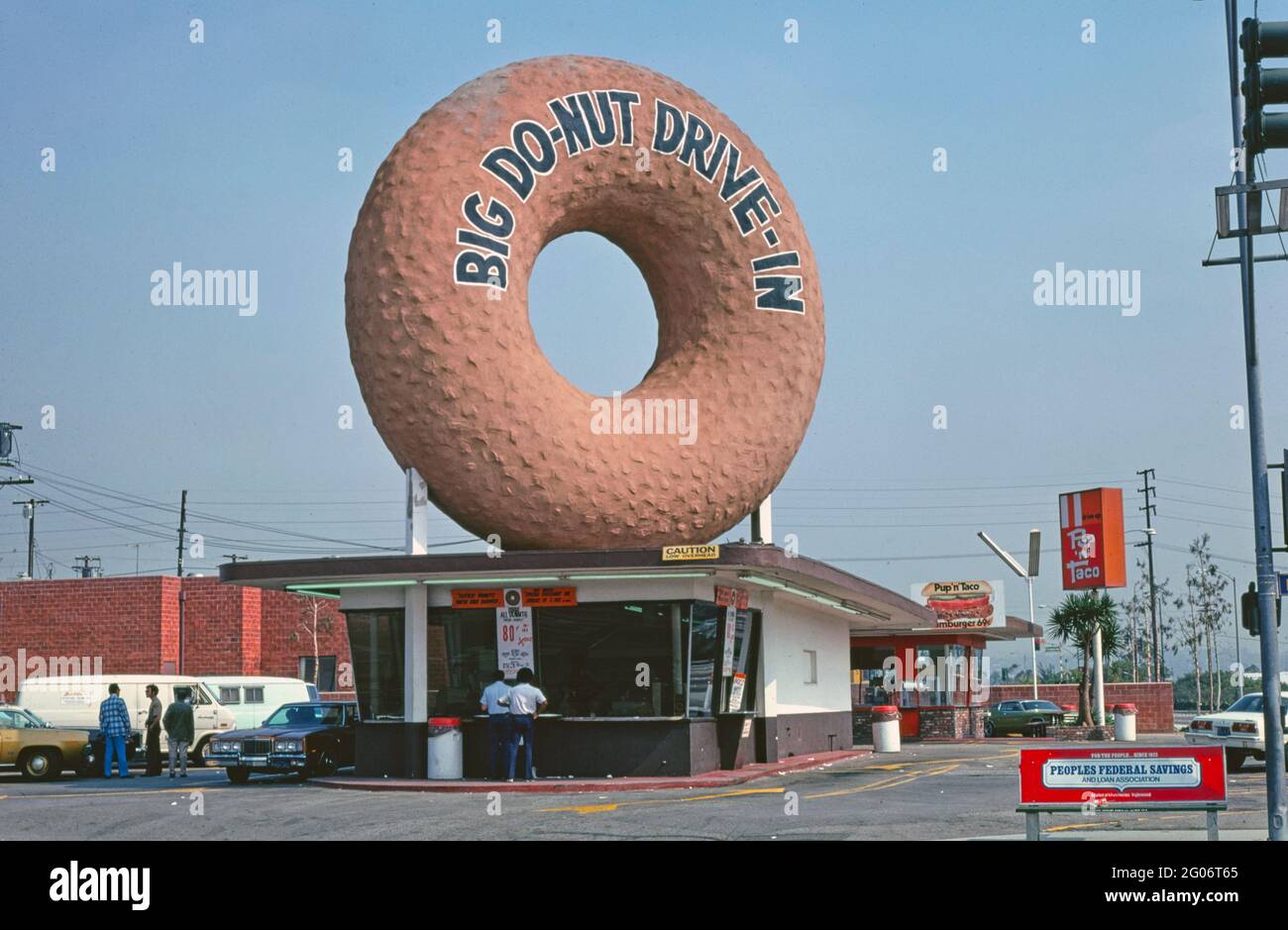 1970s America - Big Do-Nut Drive-in, Inglewood, California 1976 Stock ...