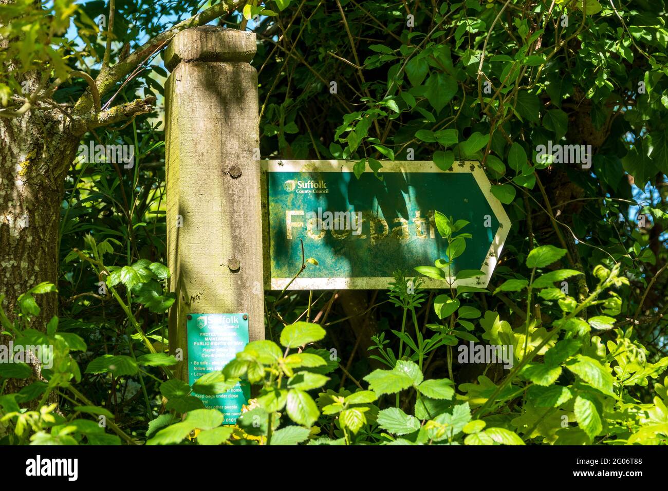 Direction indicator arrow sign hi-res stock photography and images - Alamy