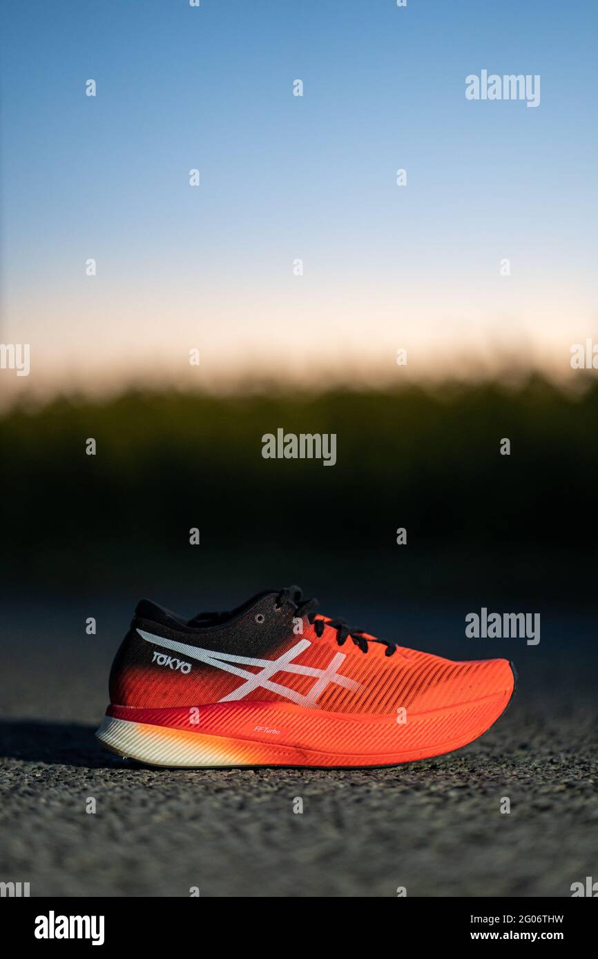 Asics Metaspeed Sky Tokyo shoe. Very fast shoe with carbon plate and ...