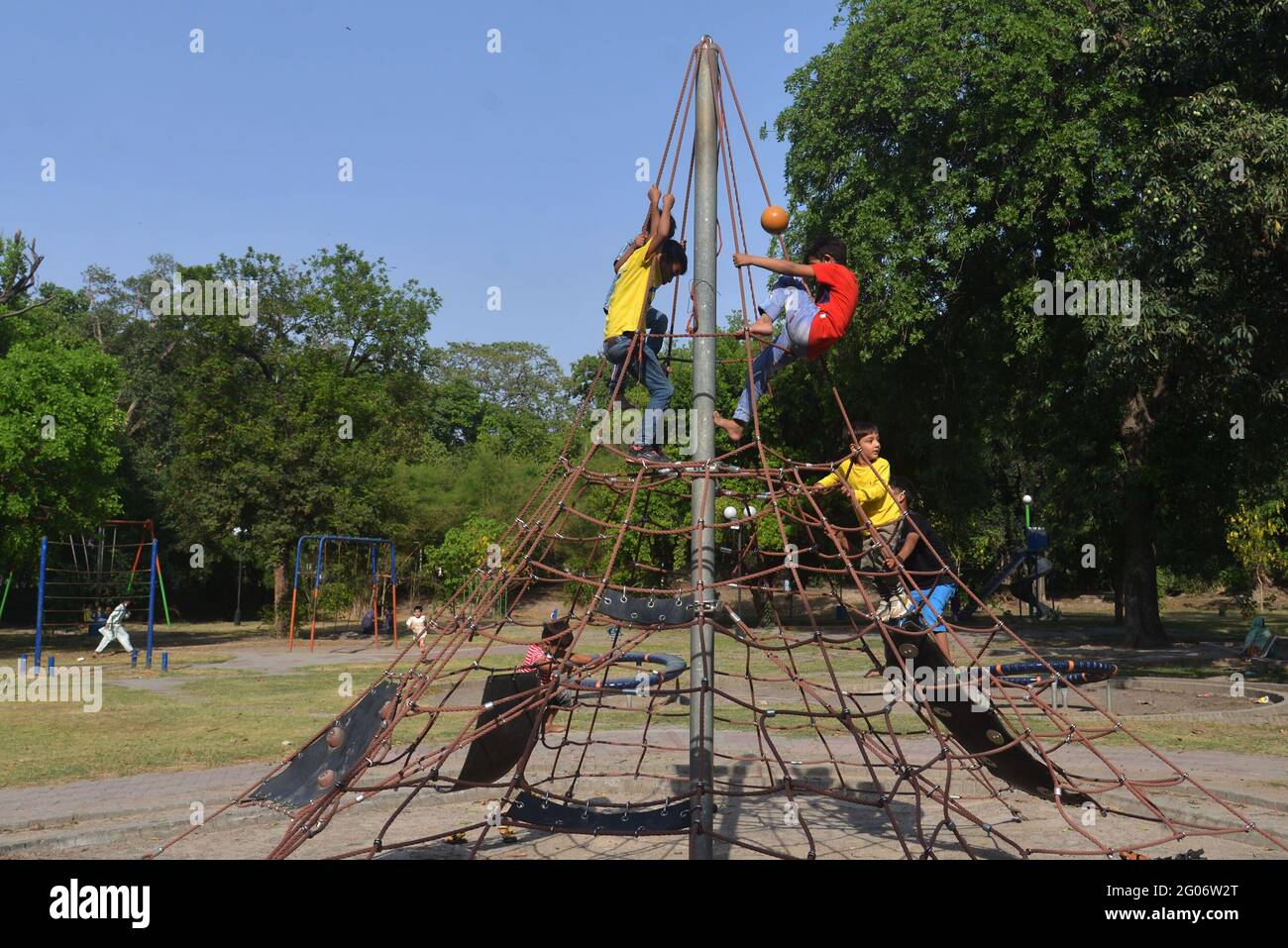 Lahore, Pakistan. 01st June, 2021. Pakistani people enjoying during the ...