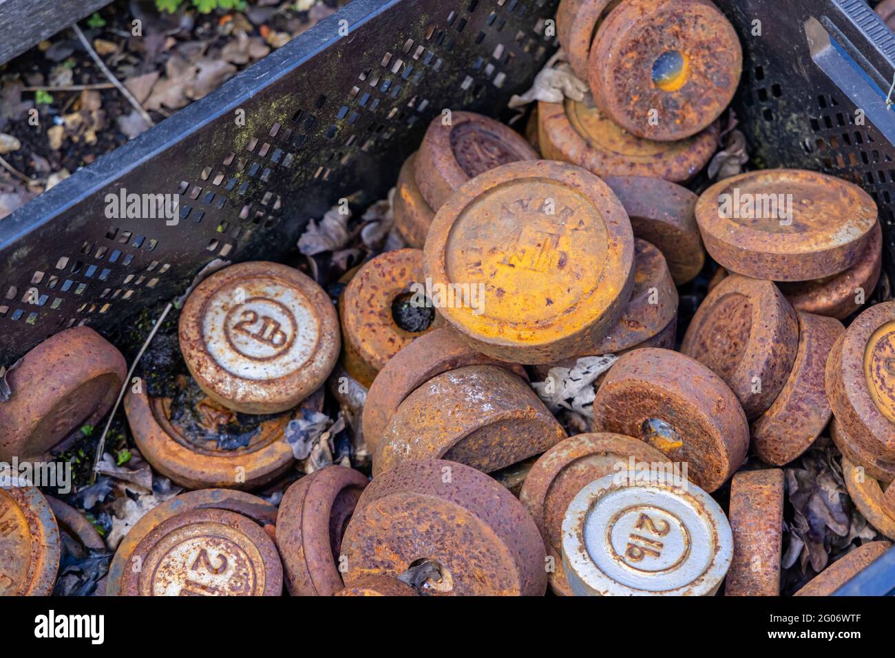 Old fashioned weights hi-res stock photography and images - Alamy