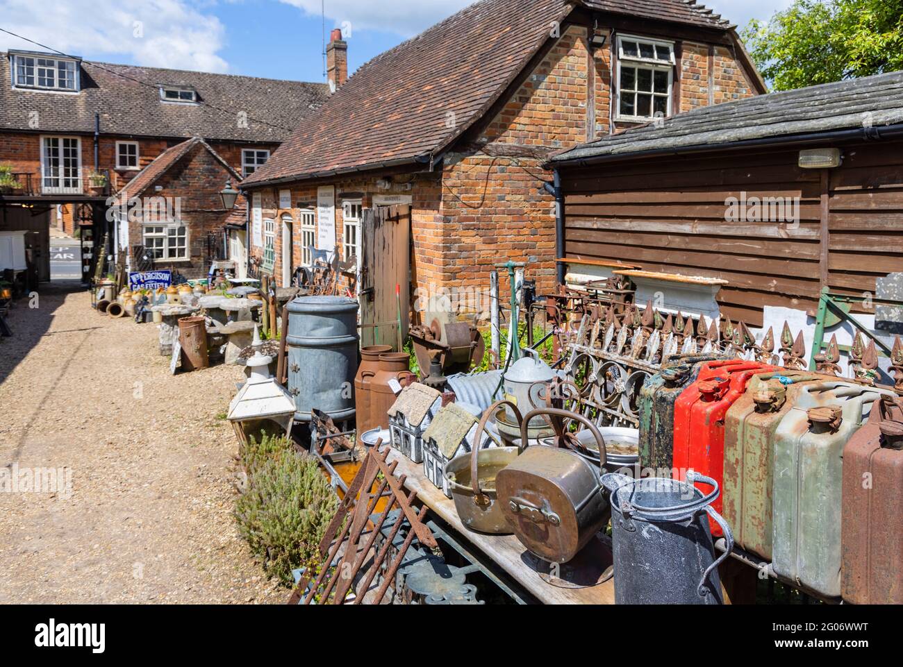 Hungerford berkshire antiques hi-res stock photography and images - Alamy