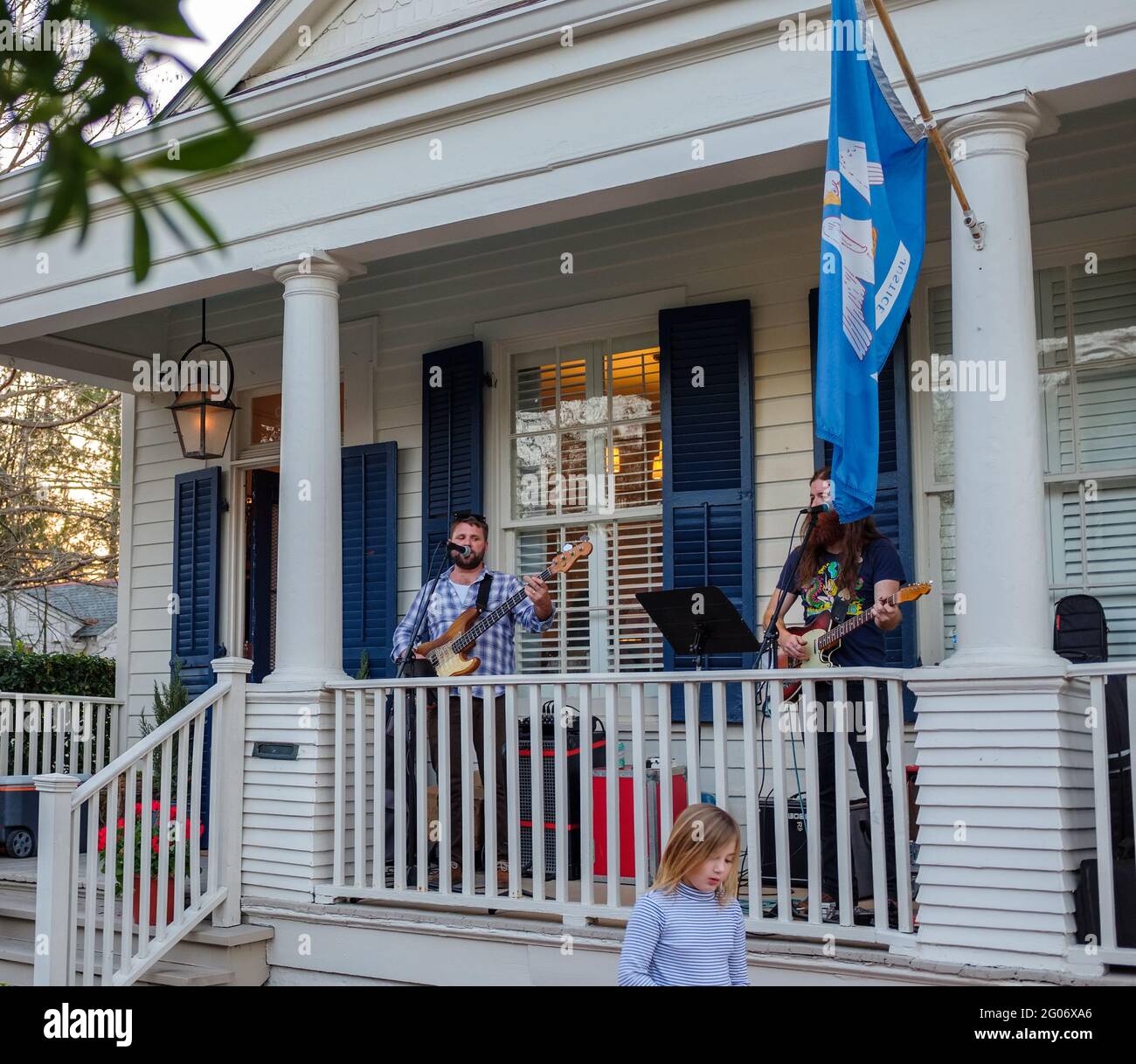 Front porch america hi-res stock photography and images - Alamy