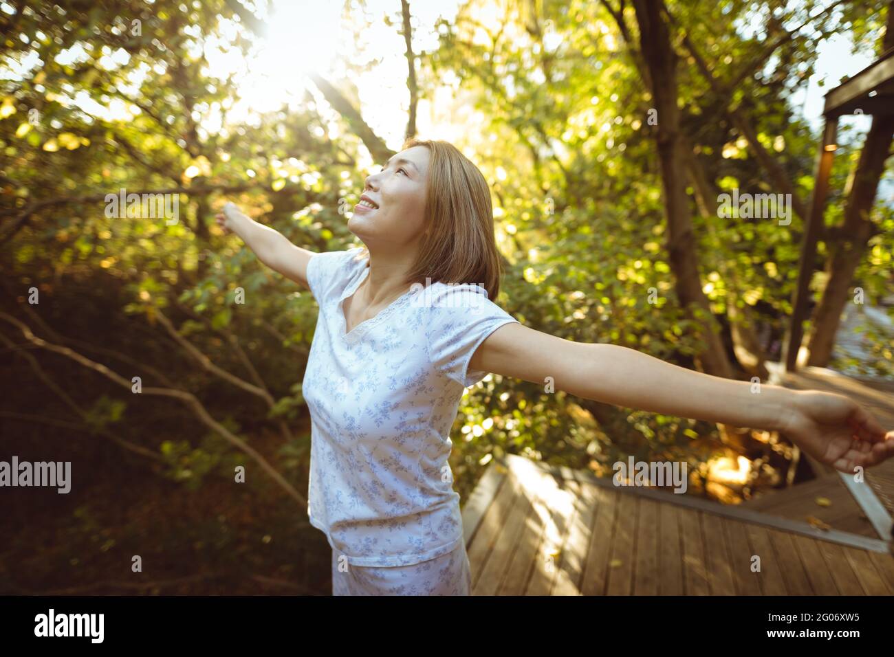 Outstretched arm woman hi-res stock photography and images - Alamy