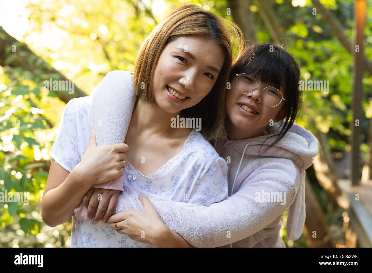 Smiling face young asian mother hi-res stock photography and images - Alamy