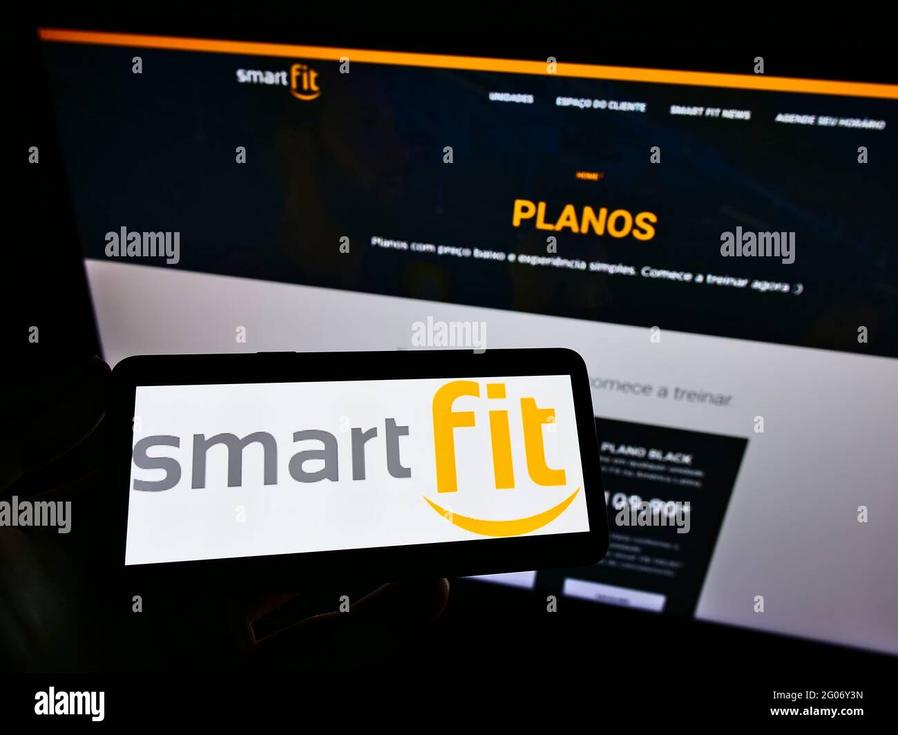 Smart fit network hi-res stock photography and images - Alamy