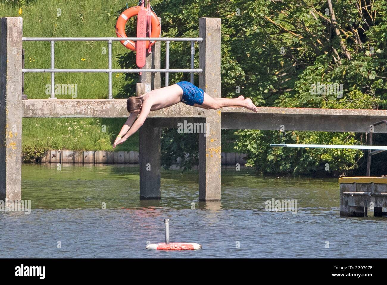 Hampstead pond men's hi-res stock photography and images - Alamy