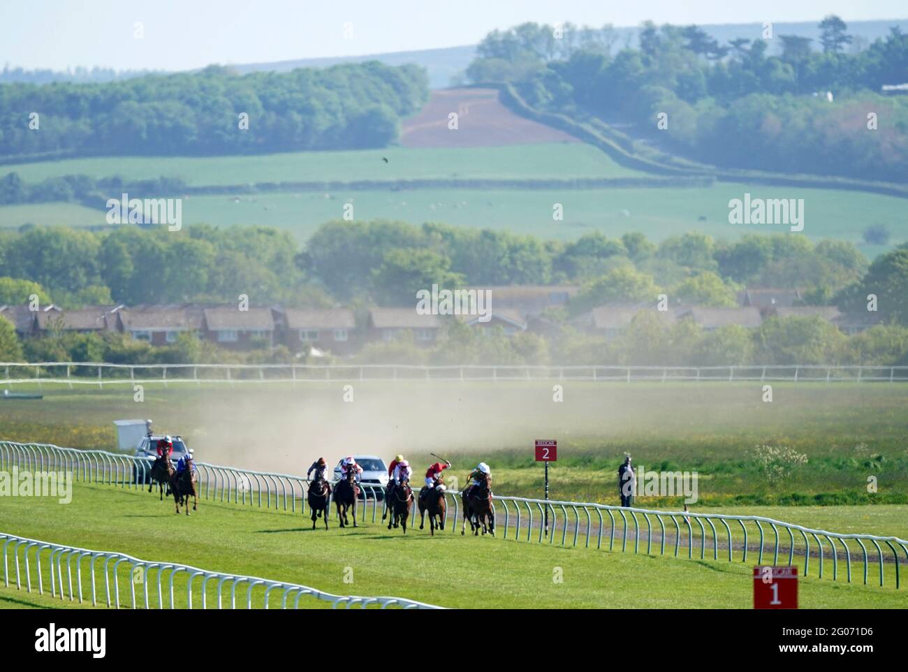 Runners and riders in the Follow Redcar Racing On Facebook & Twitter ...