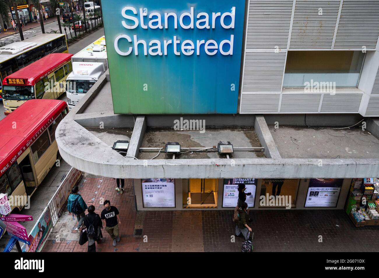Standard chartered sign hi-res stock photography and images - Alamy