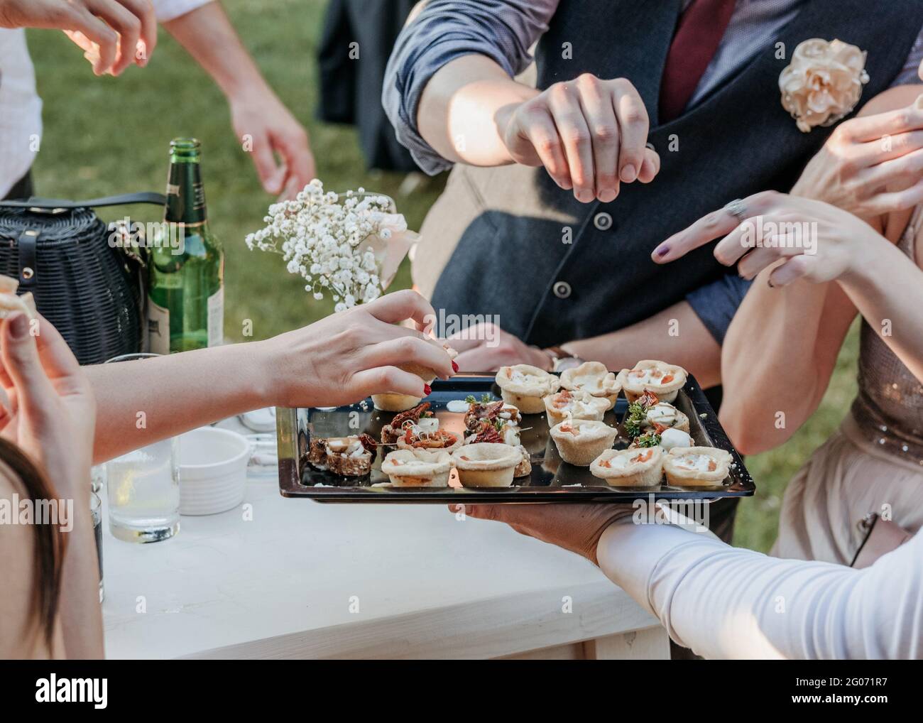 Canapes hands hi-res stock photography and images - Alamy