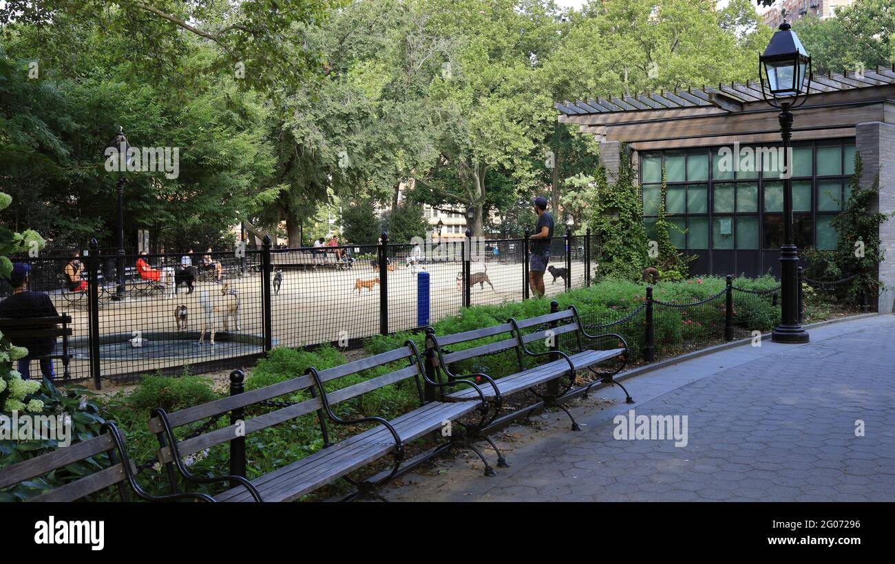 Washington square park dog run hi-res stock photography and images - Alamy