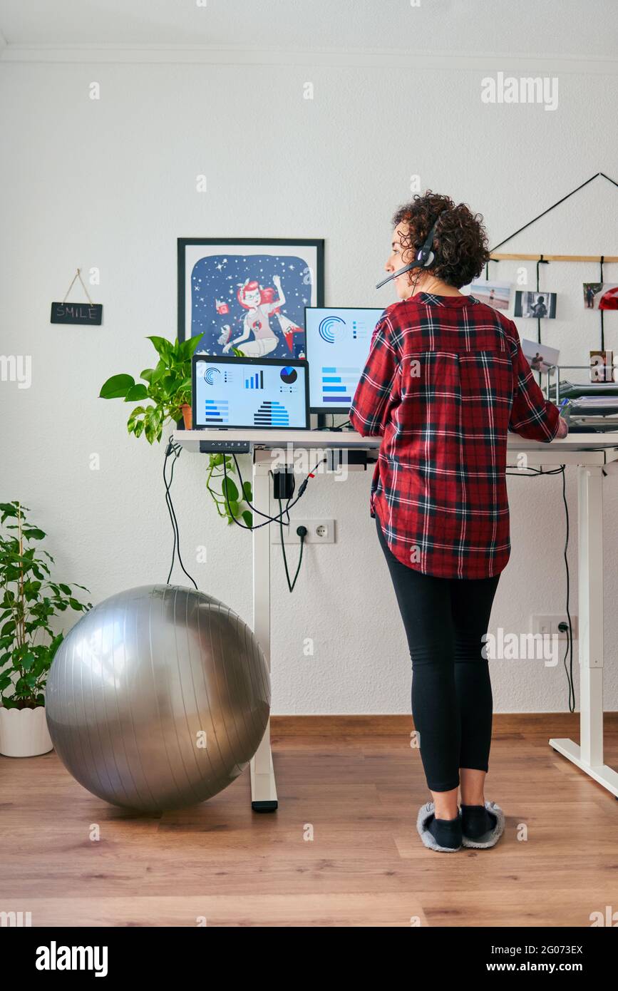 Ergonomic desk hi-res stock photography and images - Alamy