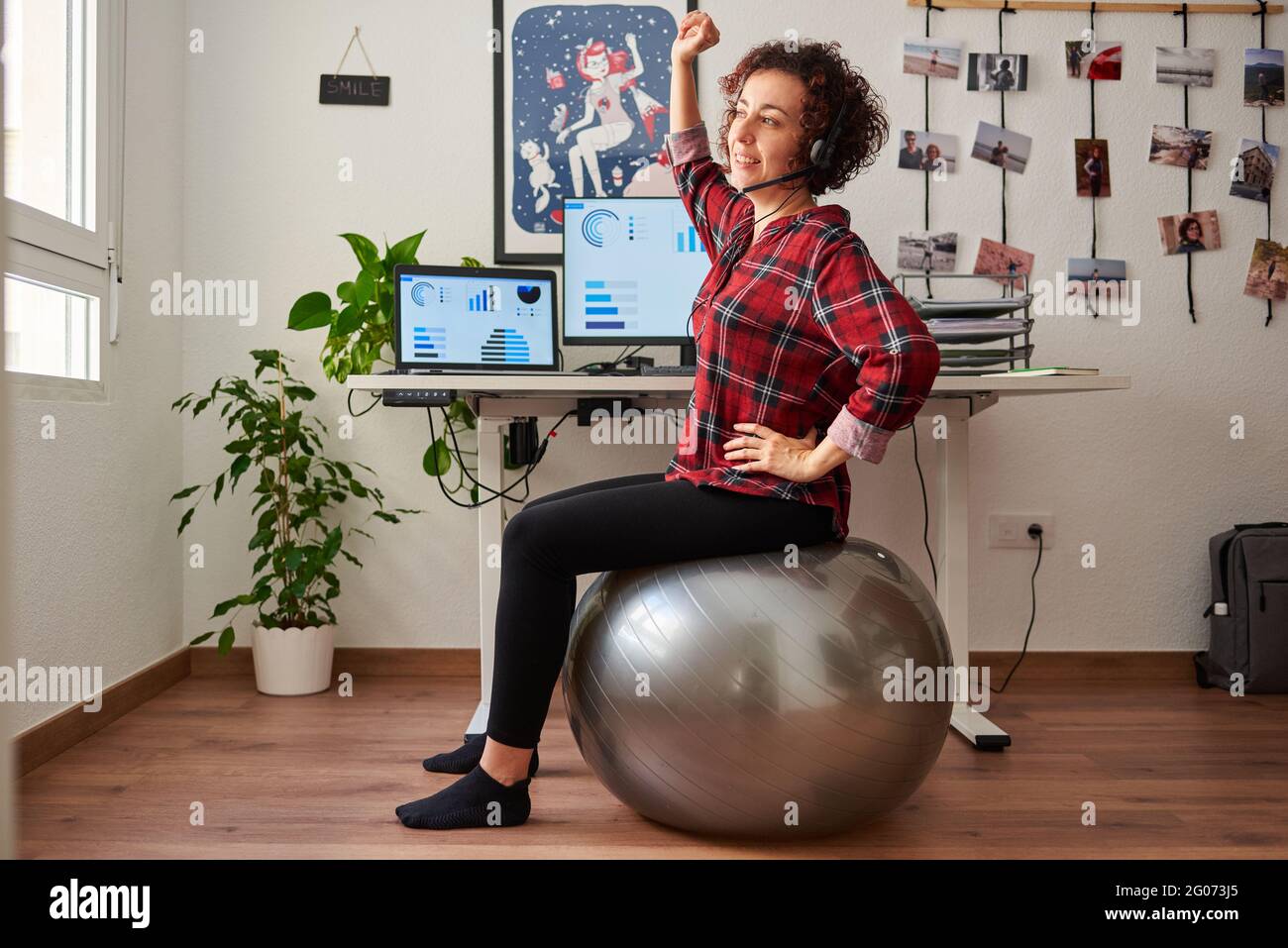 Desk sitting profile hi-res stock photography and images - Alamy
