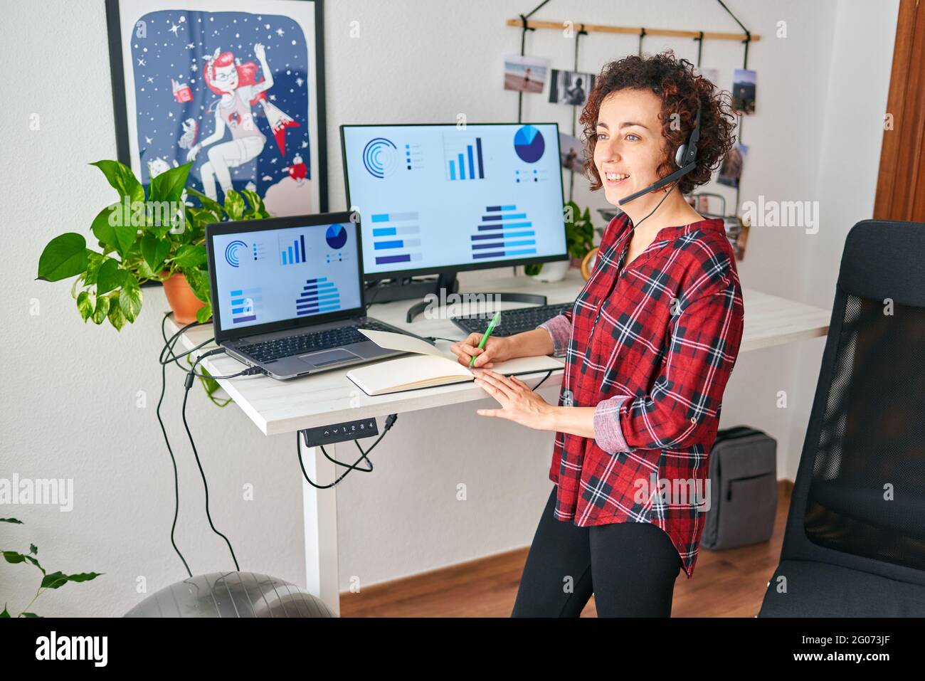 Work standing up hi-res stock photography and images - Alamy