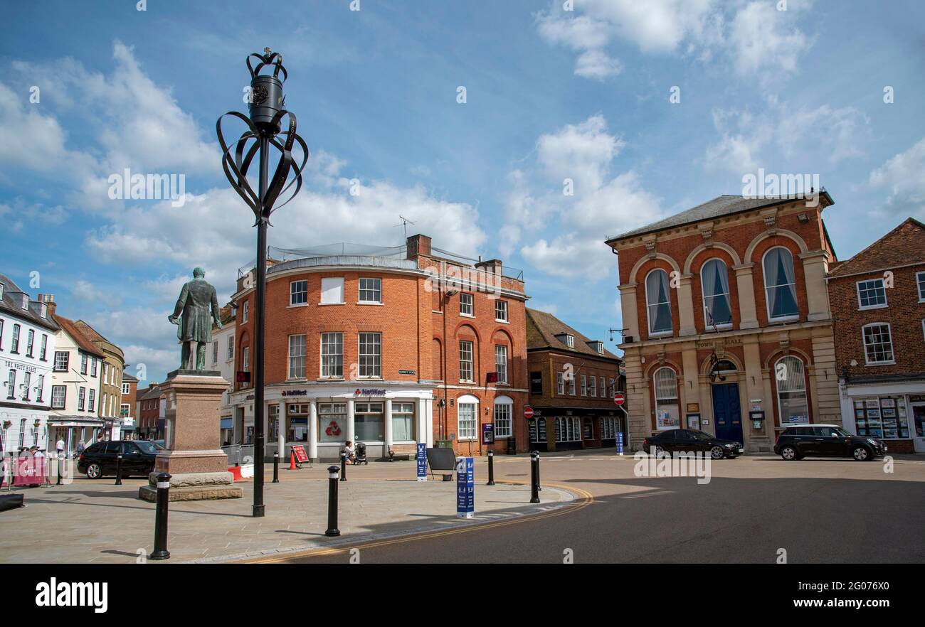 Romsey, Hampshire, England, UK. 2021. Market Place and statue of Lord ...