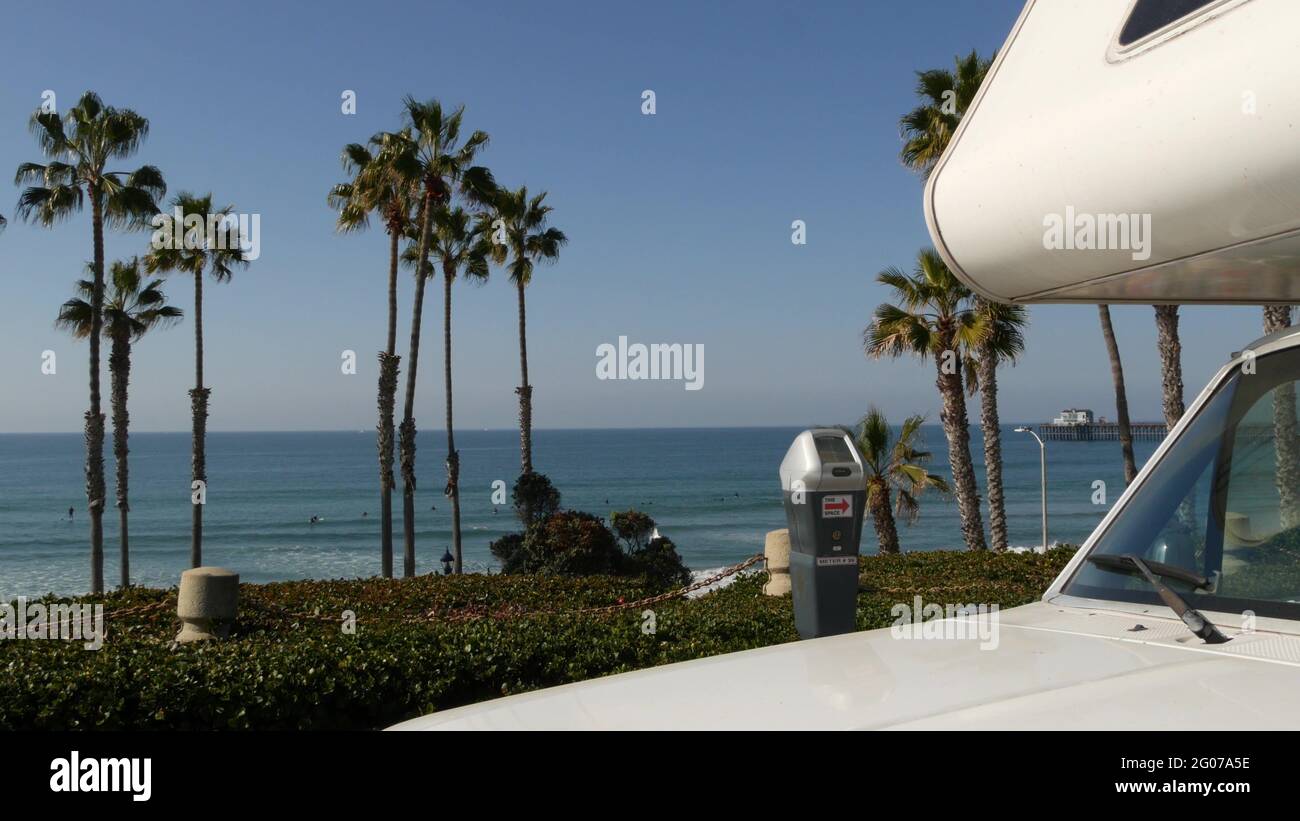 Motorhome trailer or caravan for road trip. Waterfront tropical palm ...