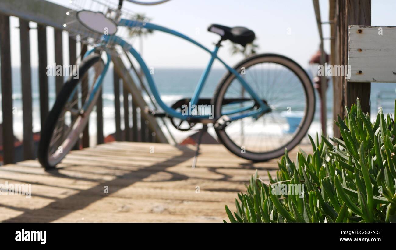 Vintage cruiser bike california hi-res stock photography and images - Alamy