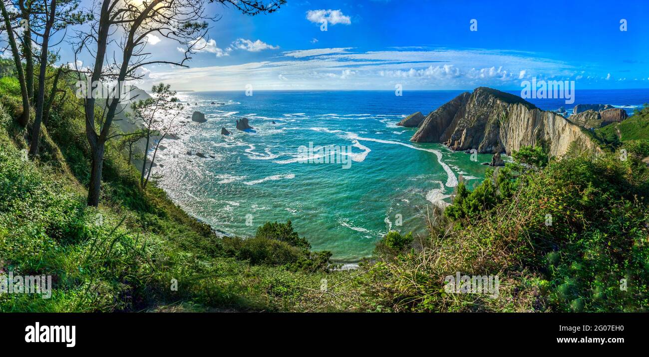 Aerial shot of the beautiful rocky cliffs over the endless ocean Stock ...