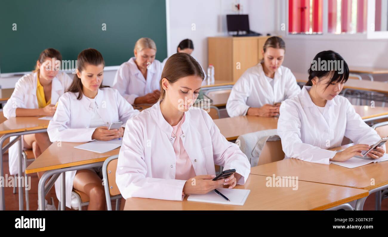 Medical students using smartphones at class Stock Photo - Alamy