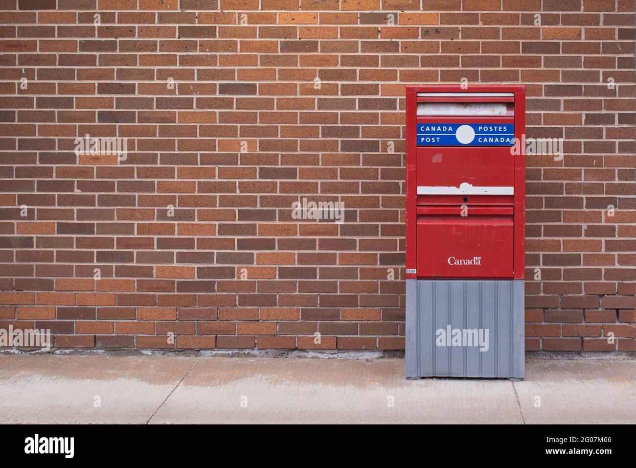 Postbox crown hi-res stock photography and images - Alamy