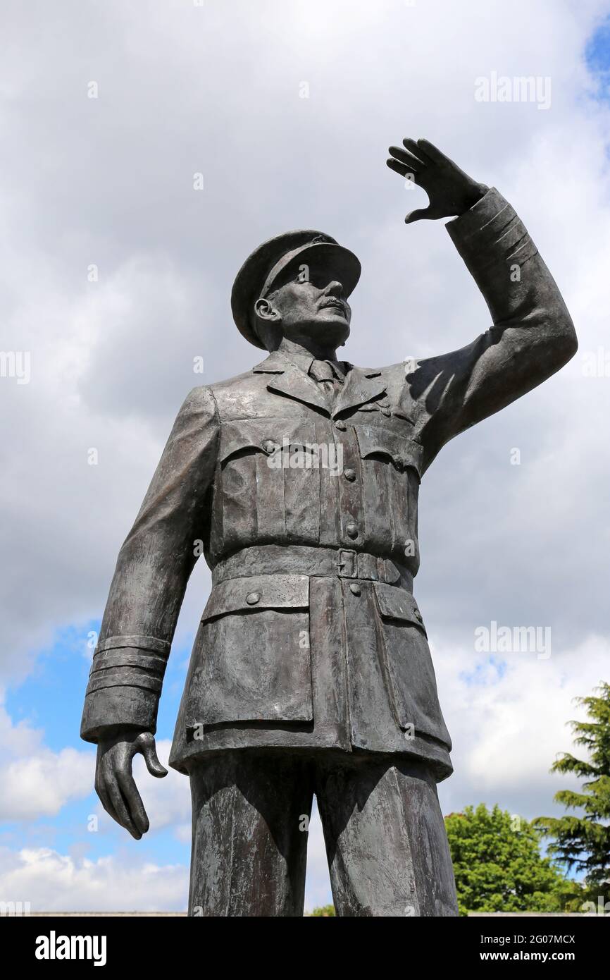 Statue of frank whittle hi-res stock photography and images - Alamy