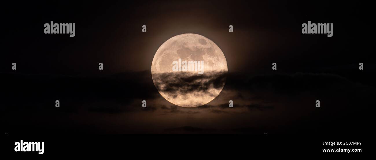 Sky slightly clouded or fair hi-res stock photography and images - Alamy