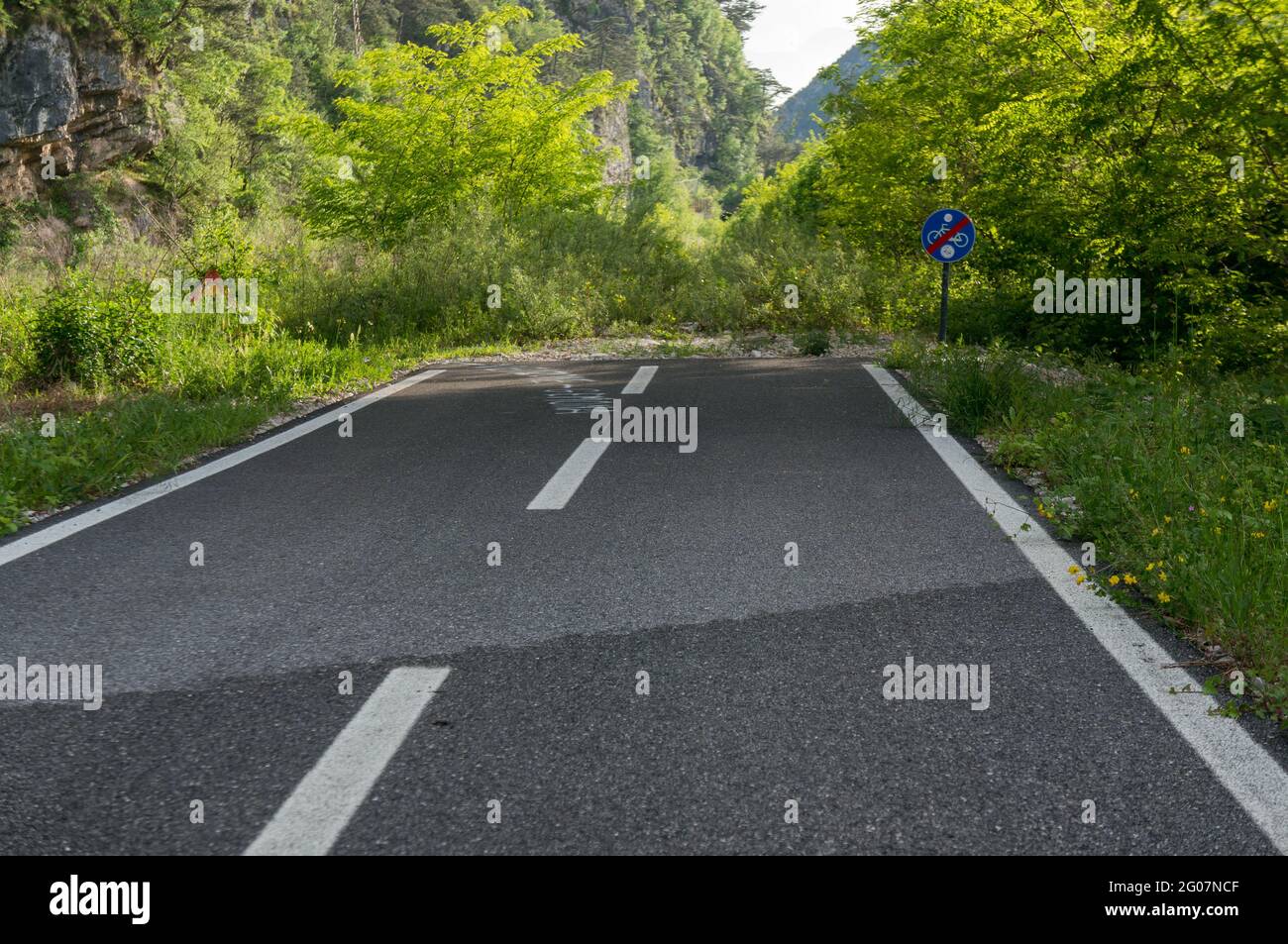 Road ending hi-res stock photography and images - Alamy