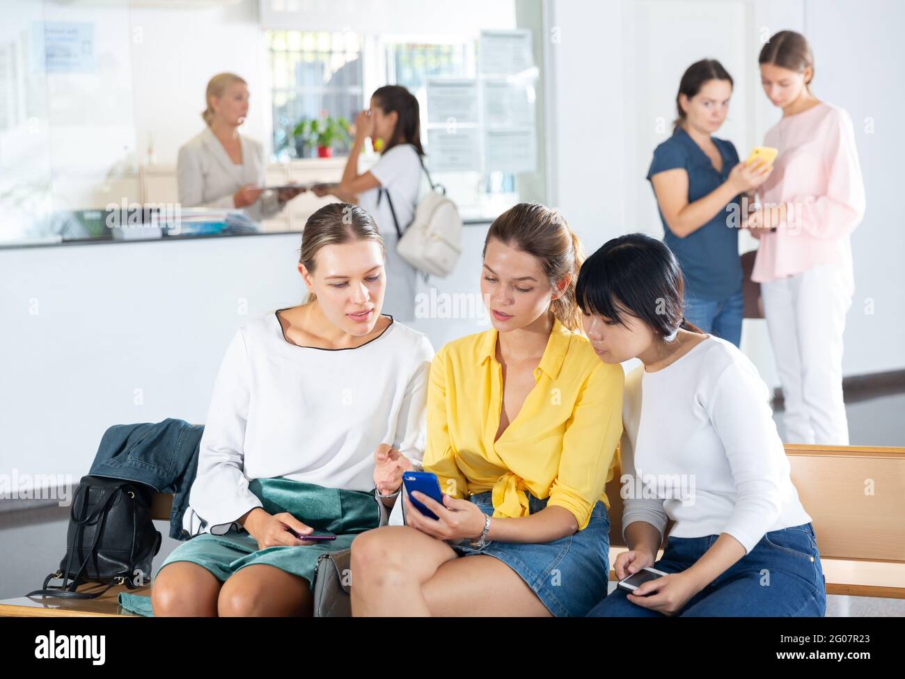 Group students friends process hi-res stock photography and images - Alamy