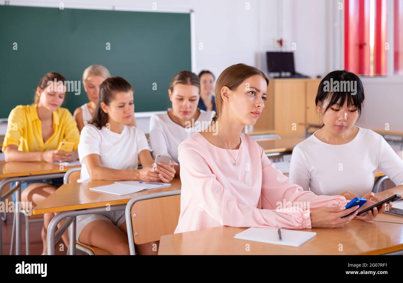 Working in pairs hi-res stock photography and images - Alamy