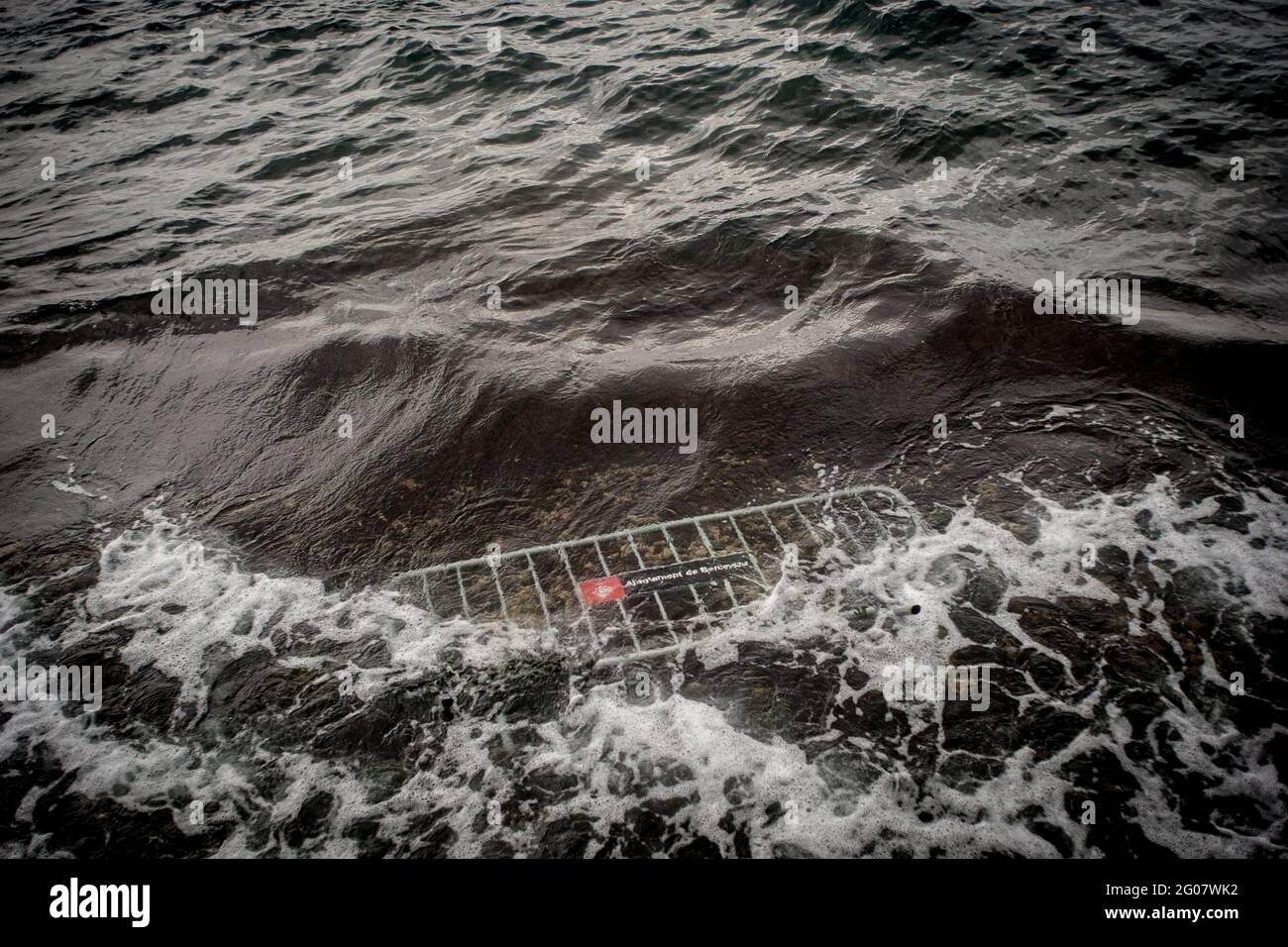 Fence submerged hi-res stock photography and images - Alamy