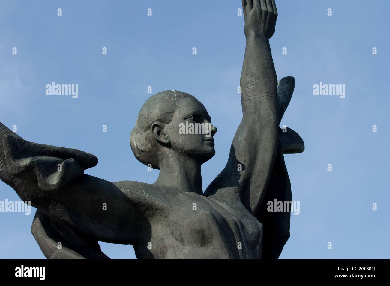 Minsk War Memorial Statue Face Stock Photo - Alamy