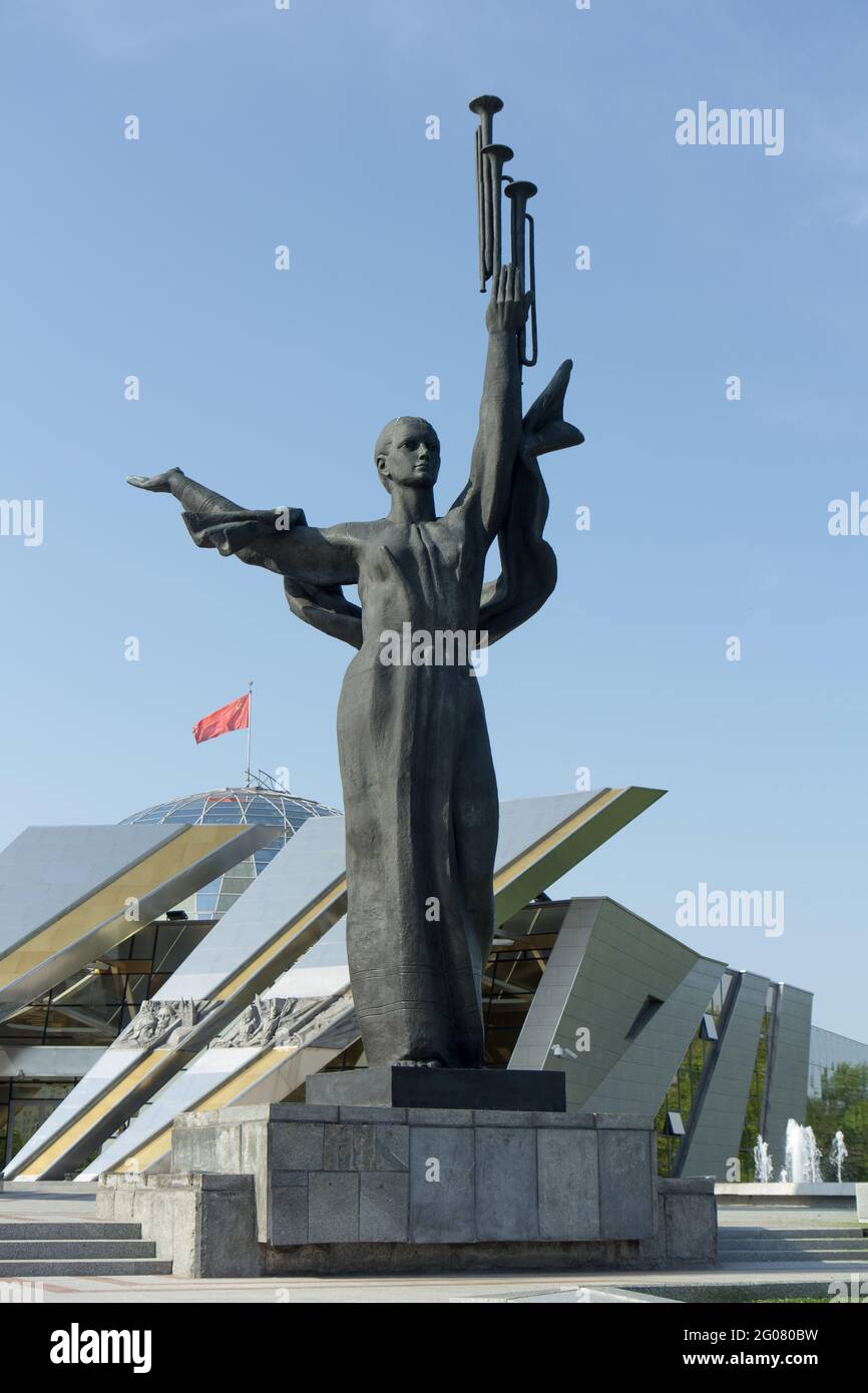 Minsk War Memorial Statue Stock Photo - Alamy
