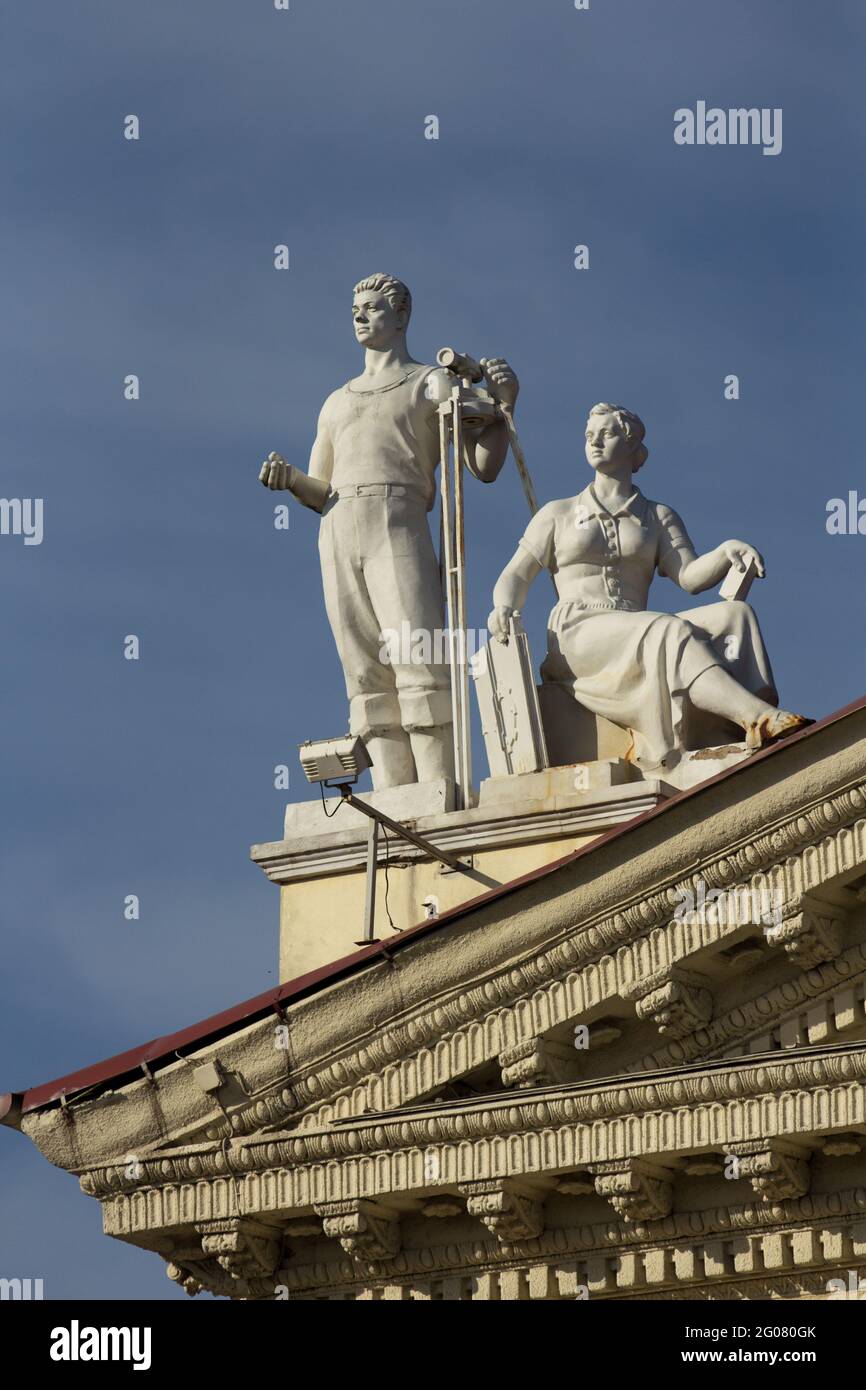 Left figures hi-res stock photography and images - Alamy