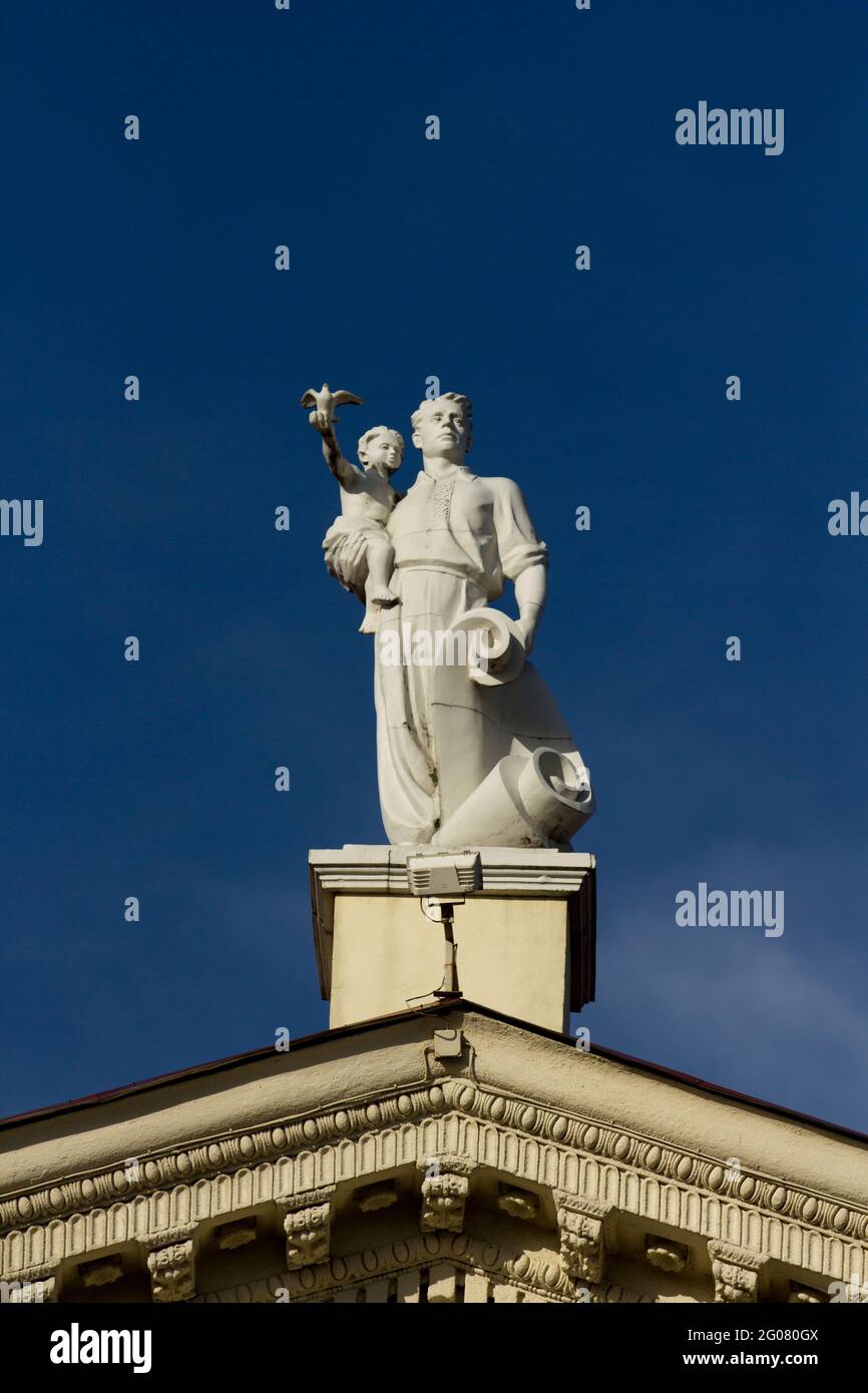 Central figure hi-res stock photography and images - Alamy