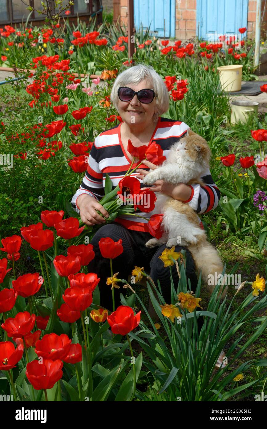 Crouch down hi-res stock photography and images - Alamy