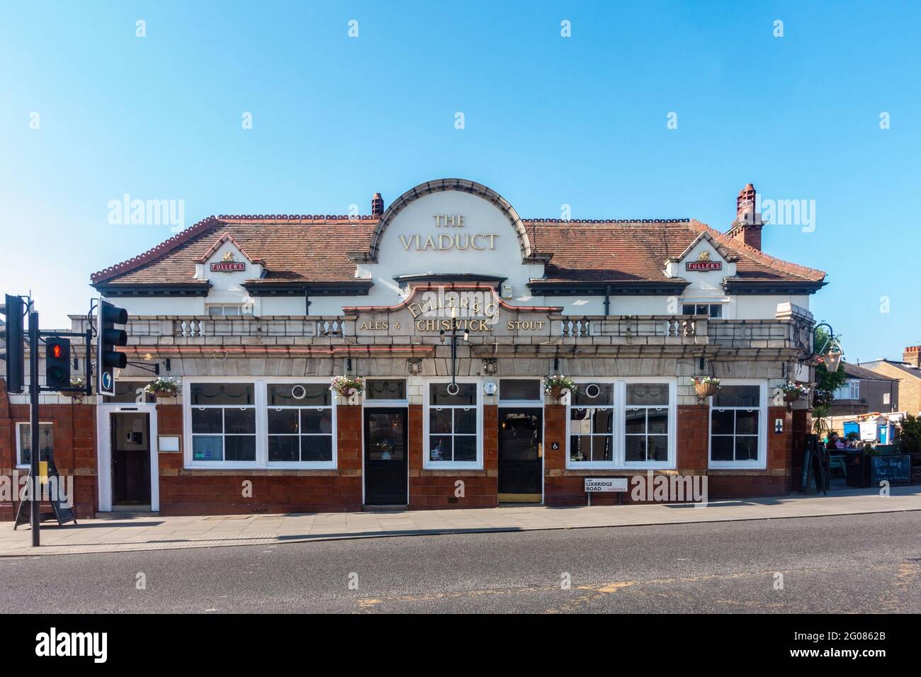 The Viaduct pub owned by Fuller's Brewery on Uxbridge Road in Hanwell ...