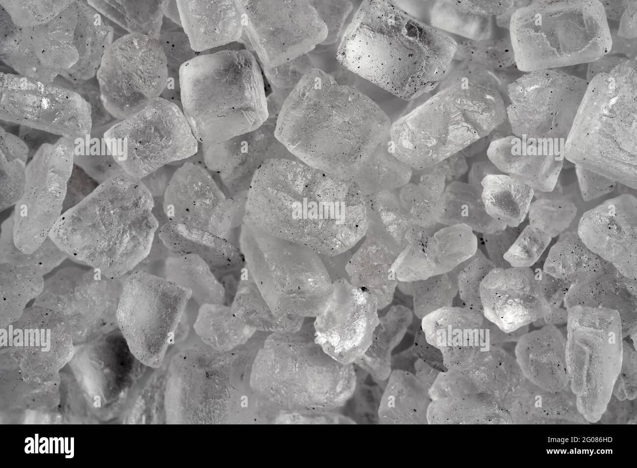 Large crystals of coarse Himalayan salt in closeup shot Stock Photo - Alamy