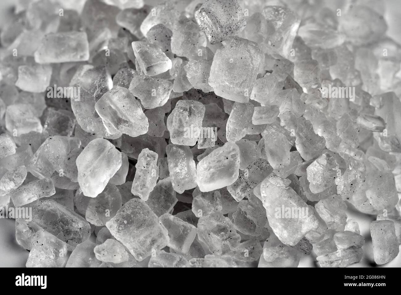 Large crystals of coarse Himalayan salt in closeup shot Stock Photo - Alamy