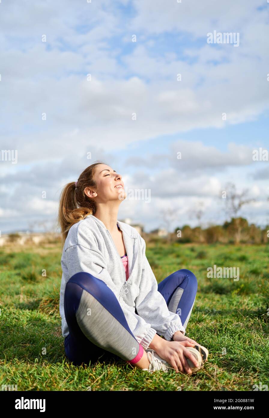 Vertical exercise hi-res stock photography and images - Alamy