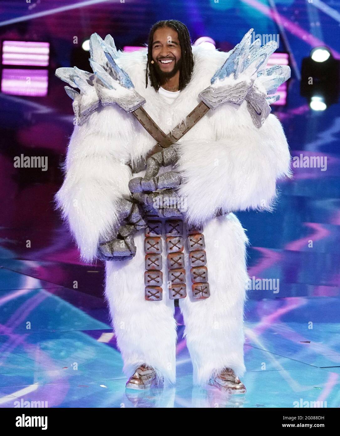 THE MASKED SINGER, Omarion (revealed as Yeti), 'Semifinals', (Season 5 ...