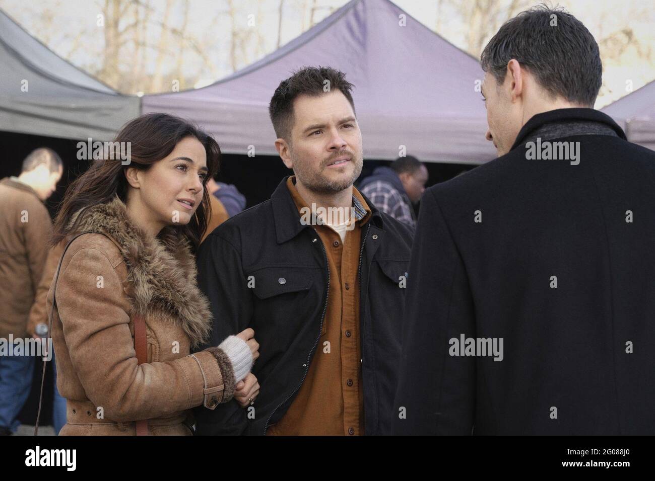 SUPERMAN AND LOIS, (aka SUPERMAN & LOIS), from left: Emmanuelle Chriqui ...