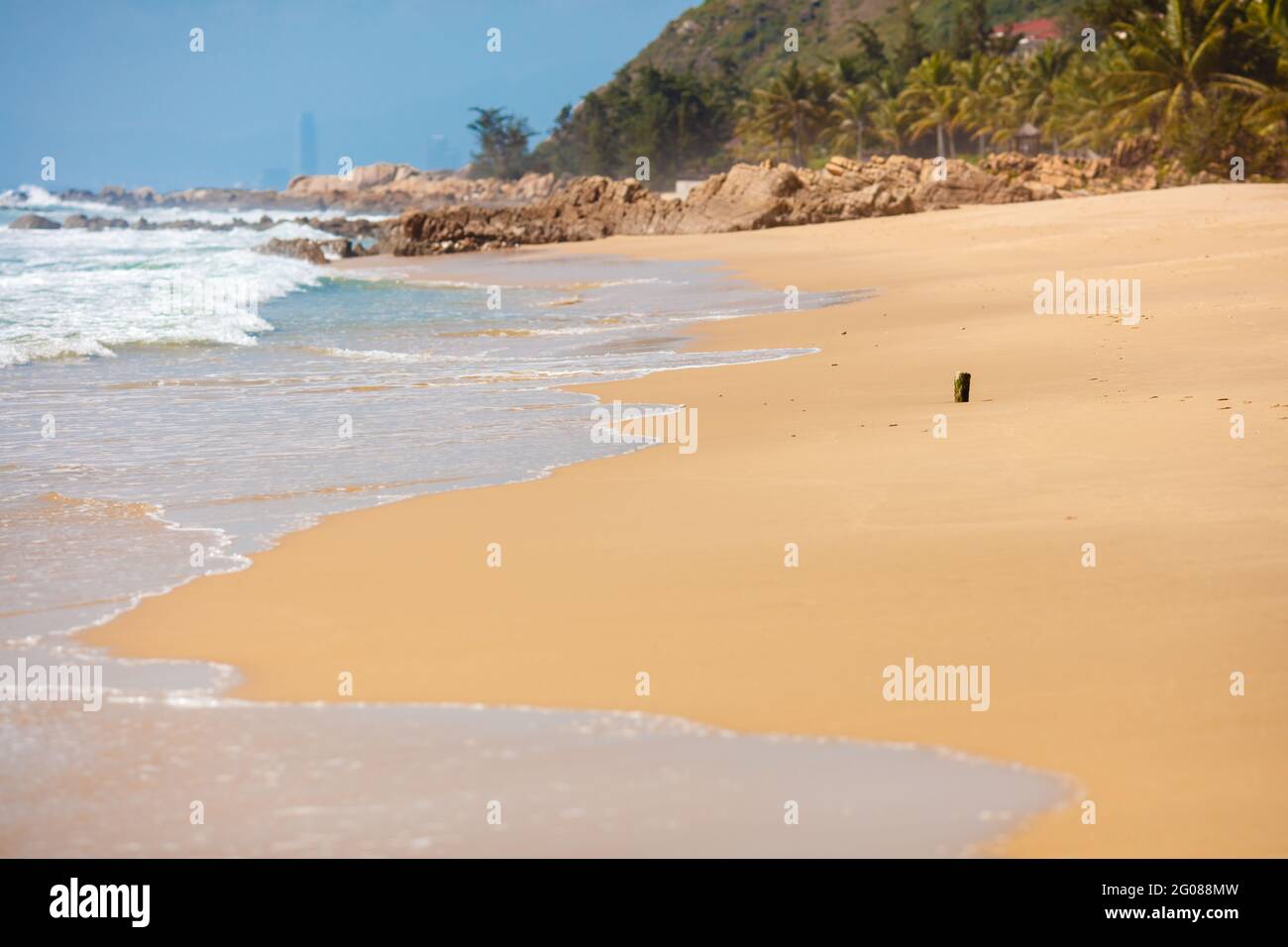 Hainan island beach hi-res stock photography and images - Alamy